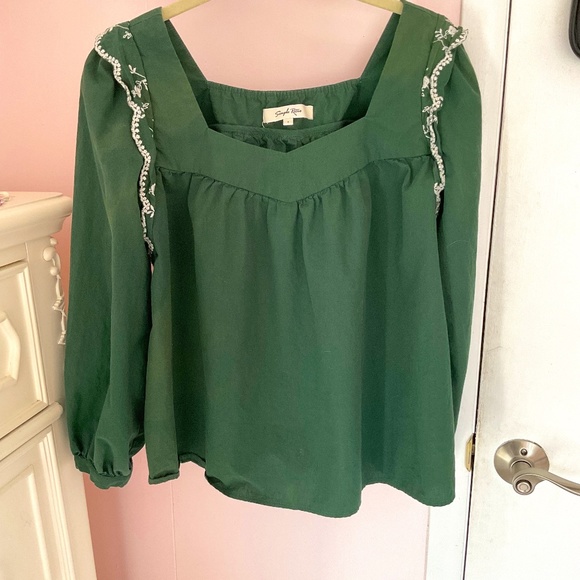 Simple Retro | Tops | Emerald Green Feminine Top | Poshmark